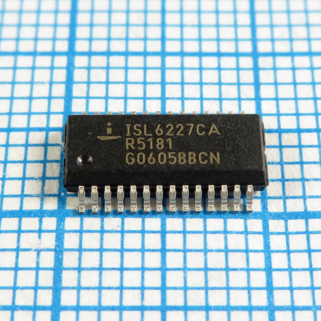 ISL6227CAZ ISL6227CA ISL6227 - Сдвоенный ШИМ контроллер для мобильных приложений