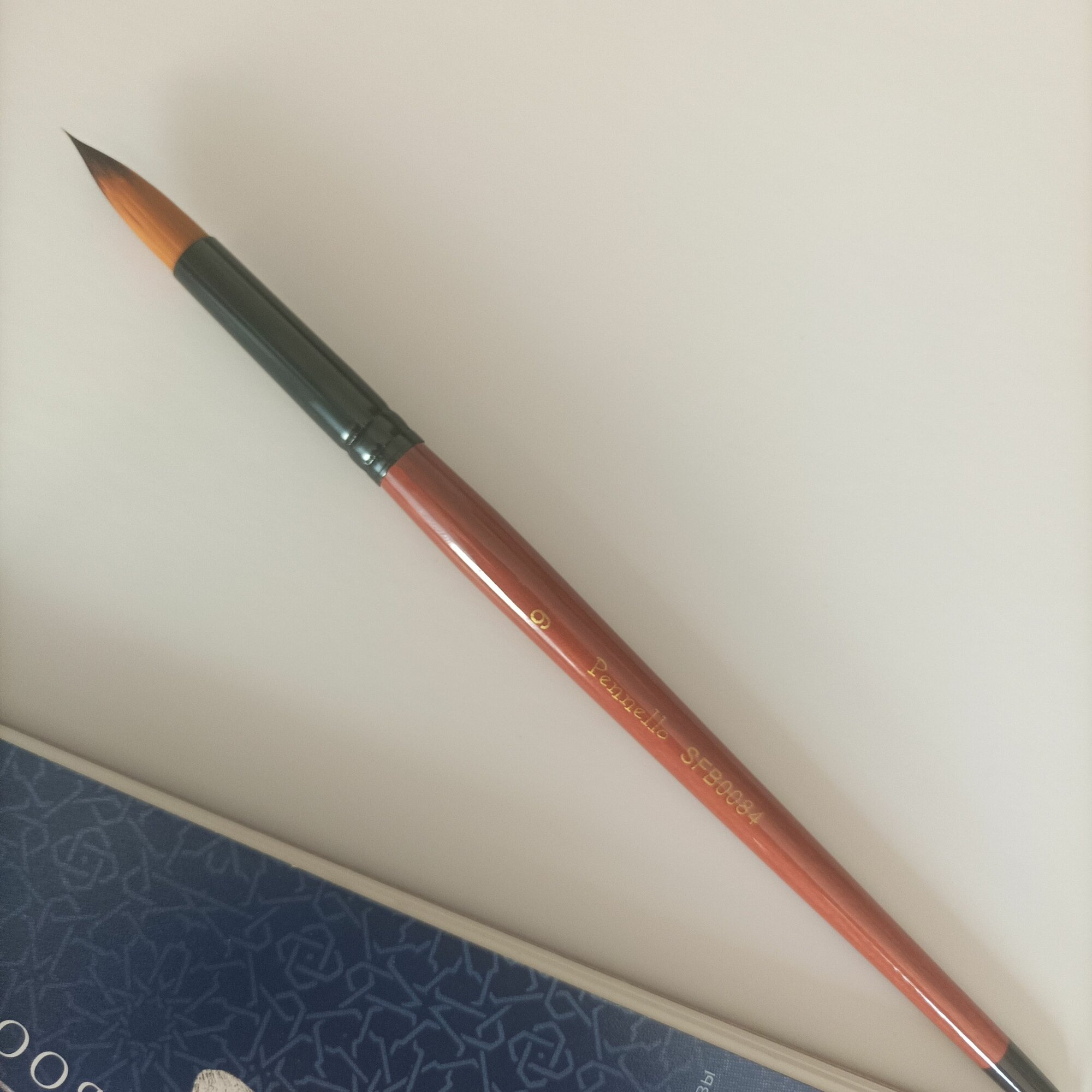 Кисть синтетика Pennelo круглая N 9 короткая ручка