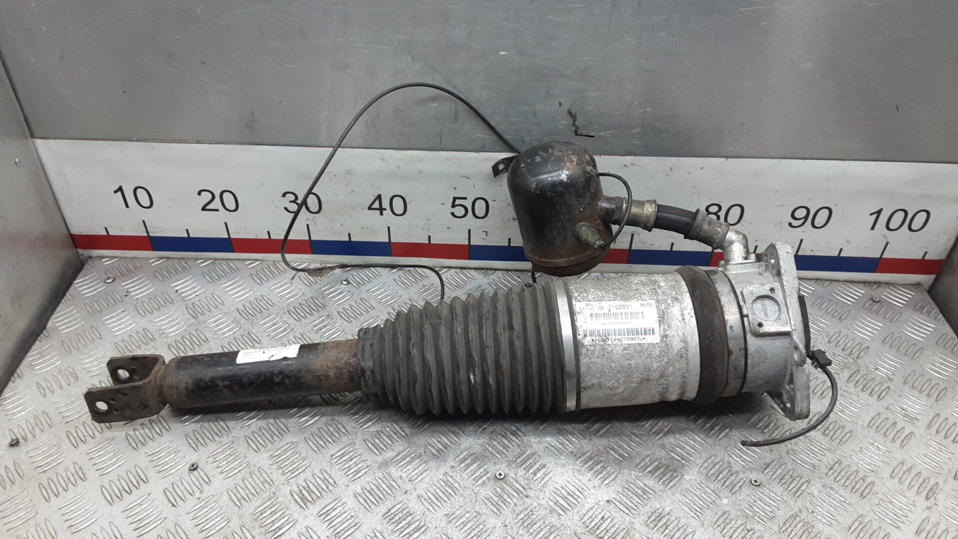 Стойка задняя левая AUDI A8 D3, Номер 4E0616001N, 4E0616001E