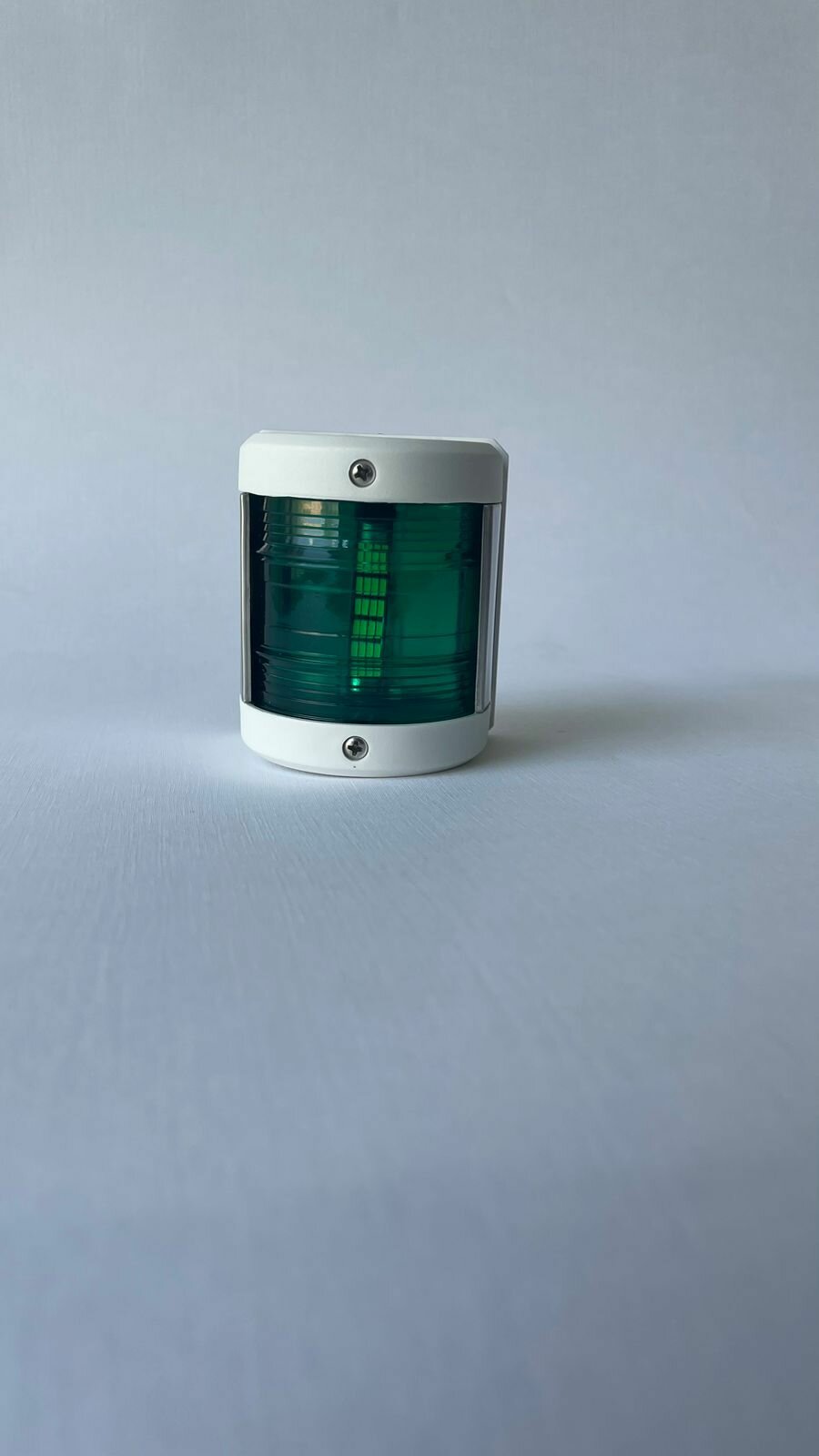Навигационный огонь (Бортовой) Led. Цвет свечения: Зеленый 12 В. DC, белый корпус. IP67