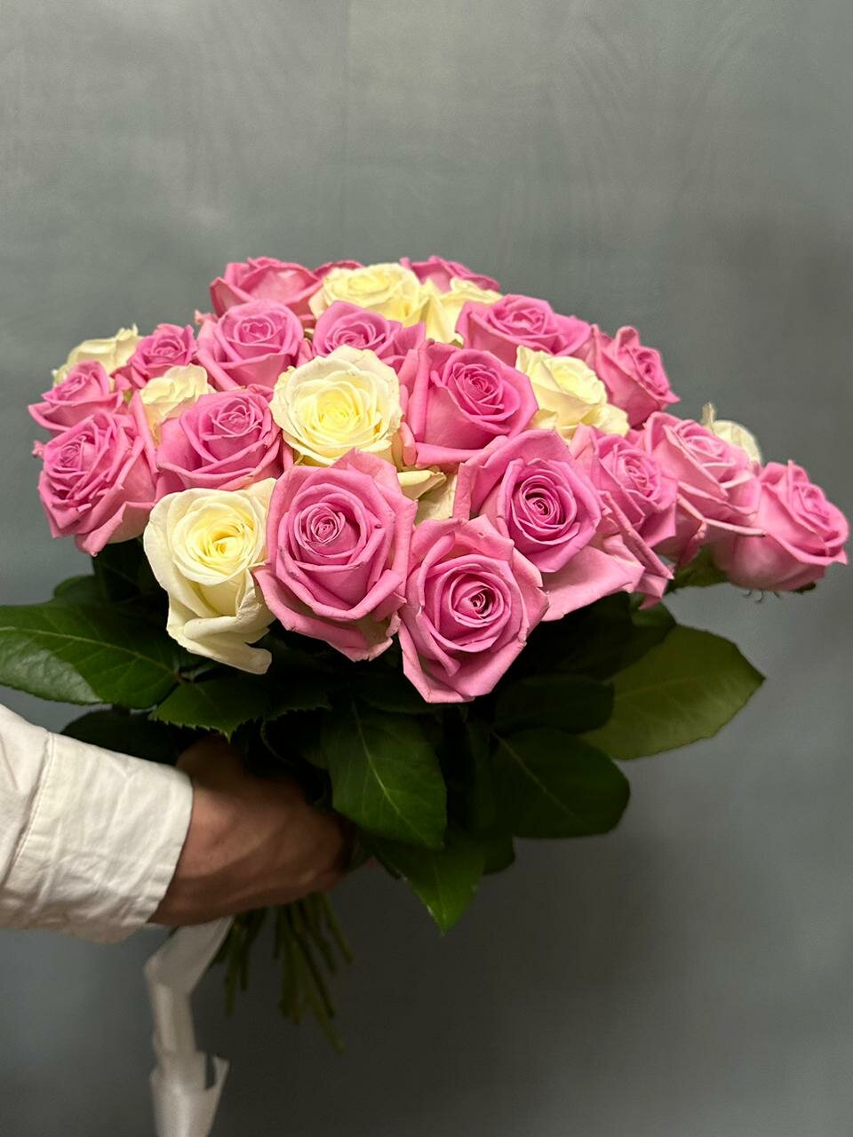 Букет "Барби" из роз аква, 27 шт