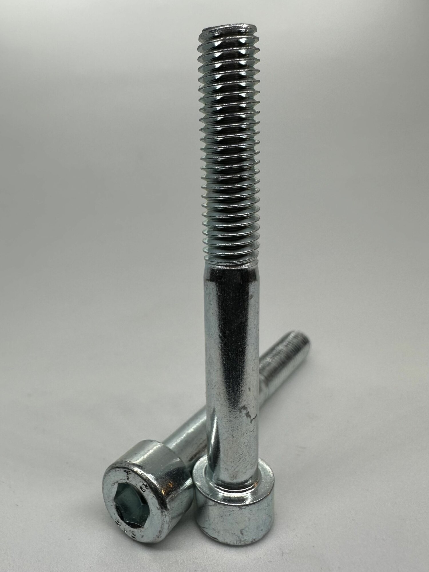 Винт М8х1,25х65 термостата и крышки передней двигателя ЗМЗ-406, ЗМЗ-402