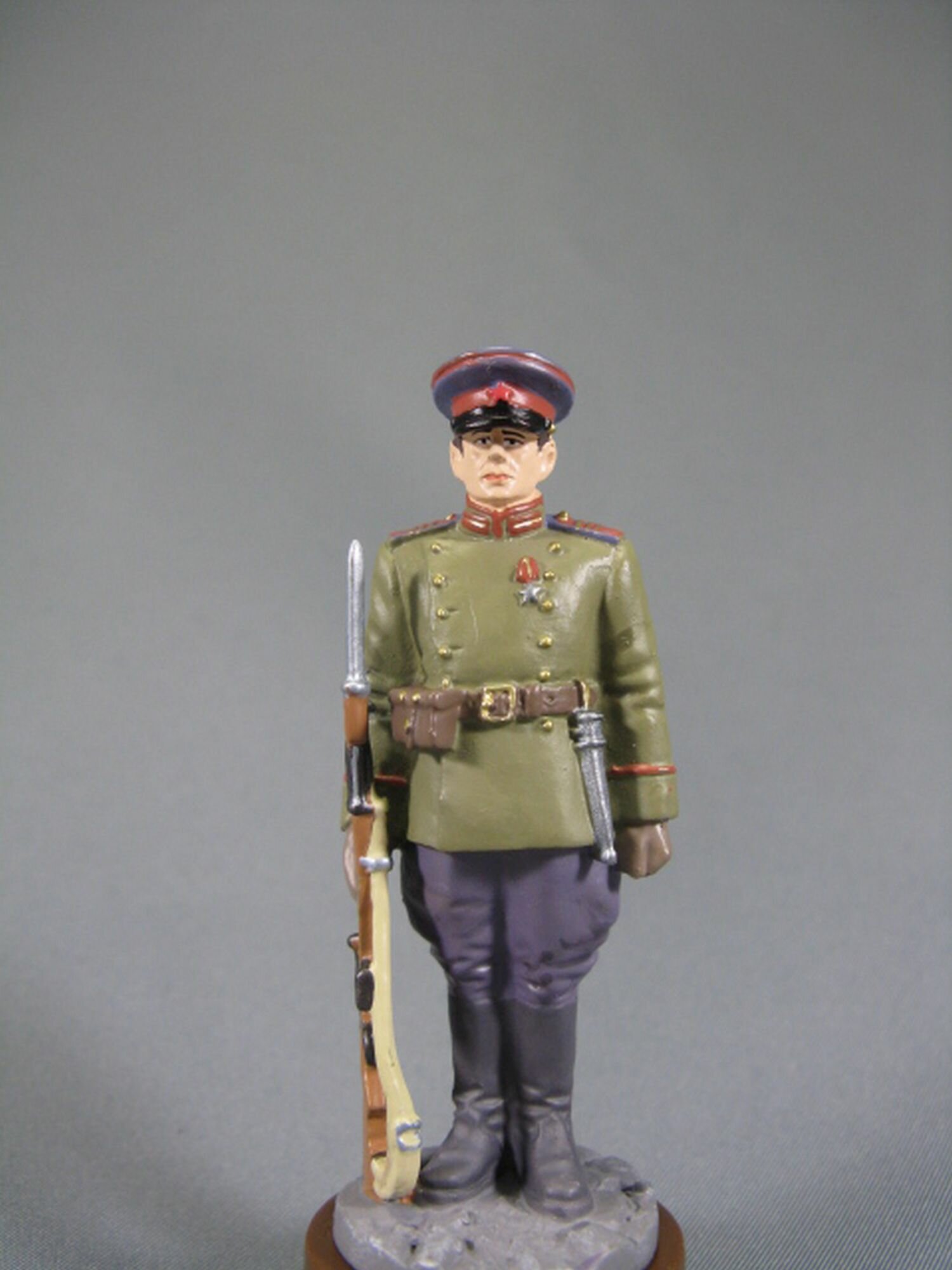 Оловянный солдатик 54мм Сержант в парадной форме для строя, внутренние войска НКВД, 1943-1945 гг.
