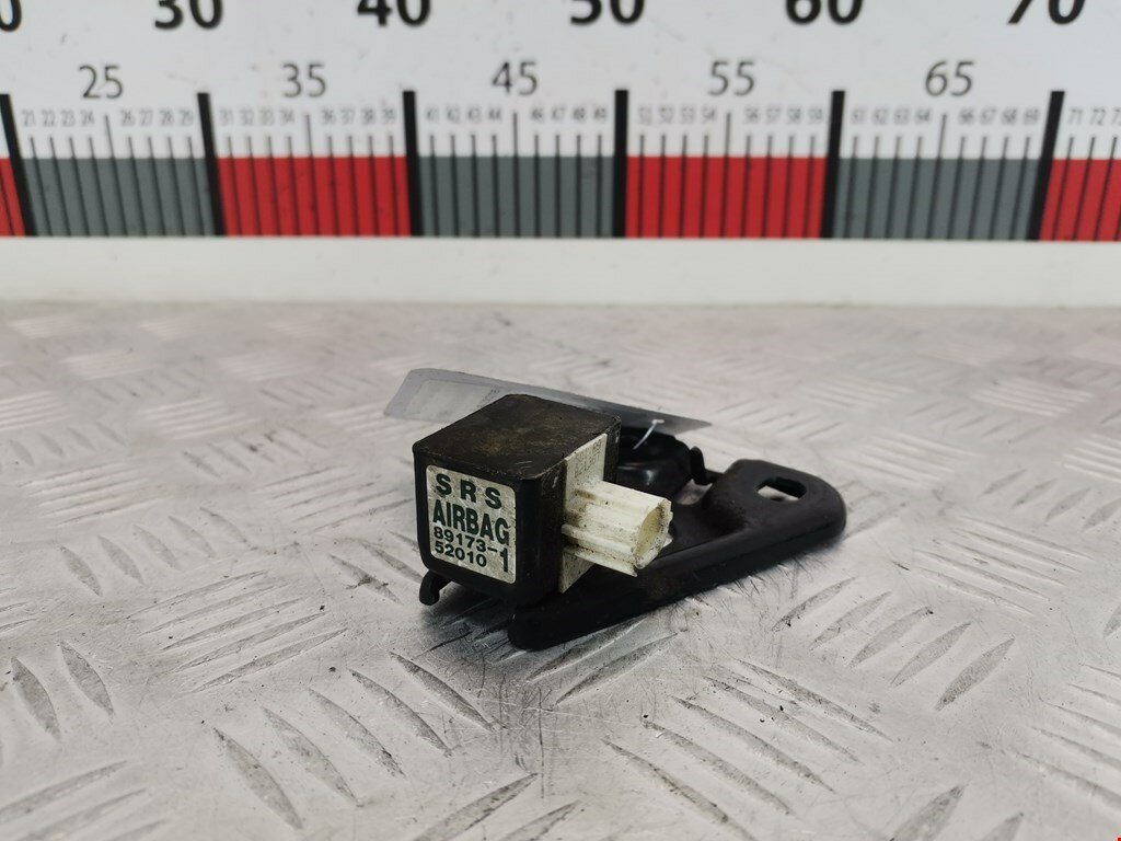 Датчик удара Toyota Yaris 1 8917359225 арт. 1452324