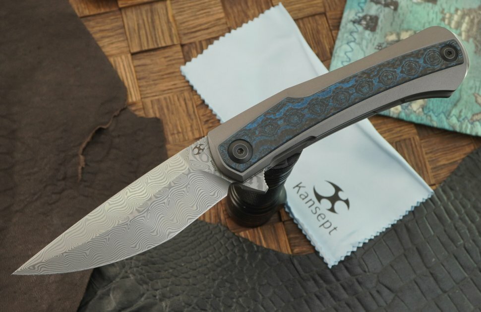 Складной нож Kansept Knives Kratos, клинок дамаск, рукоять титан/черно-синий карбон