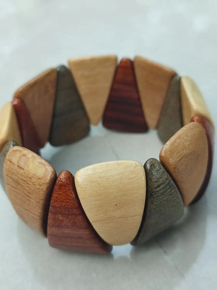 Эластичный браслет, дерево