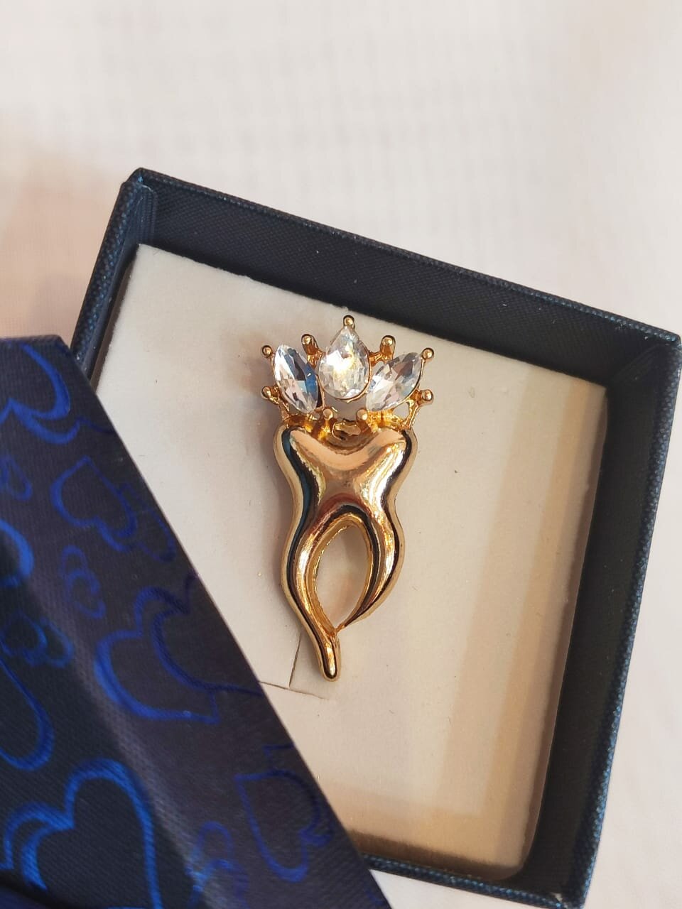 Брошь, стразы