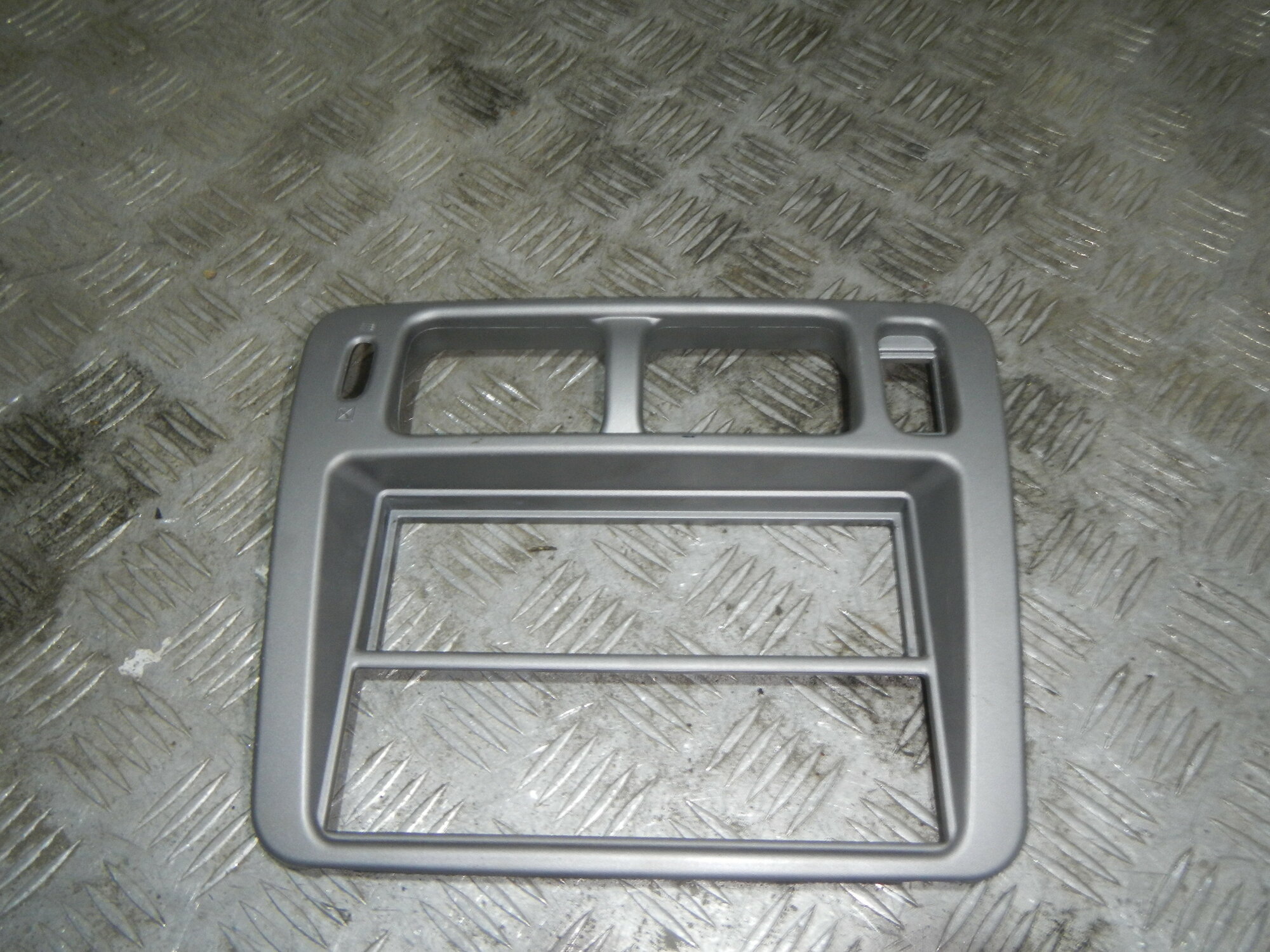 Б/У Накладка декоративная, Mitsubishi (Митсубиси)-PAJERO PININ (H6, H7) (99-05) MITSUBISHI PAJERO PININ (H6,H7) (99-05) ...