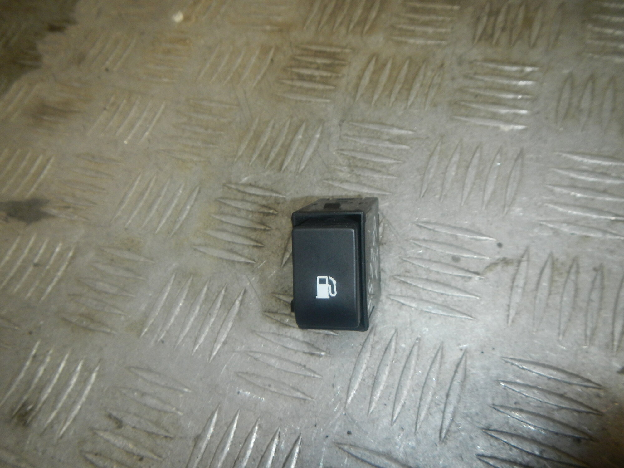 Б/У Кнопка открывания бензобака, Lexus (Лексус)-RX (09-15) LEXUS RX (09-15) Без видимых повреждений. 552299 TOYOTA арт. ...