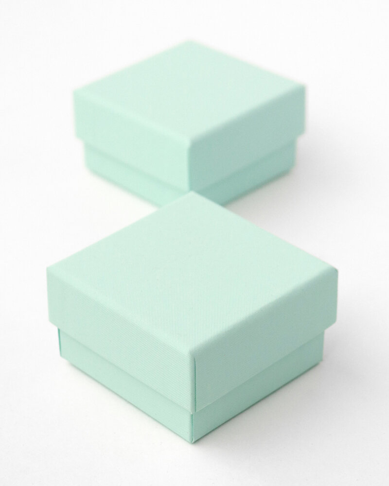 Подарочный картонный футляр "алиса" с покрытием SOFT-TOUCH, универсальный, квадратный