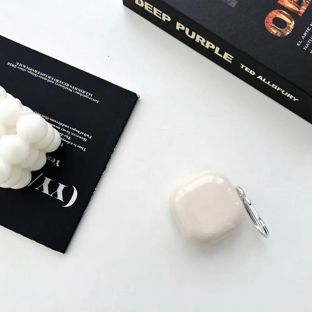 Бежевый чехол для наушников Samsung Galaxy Buds Live