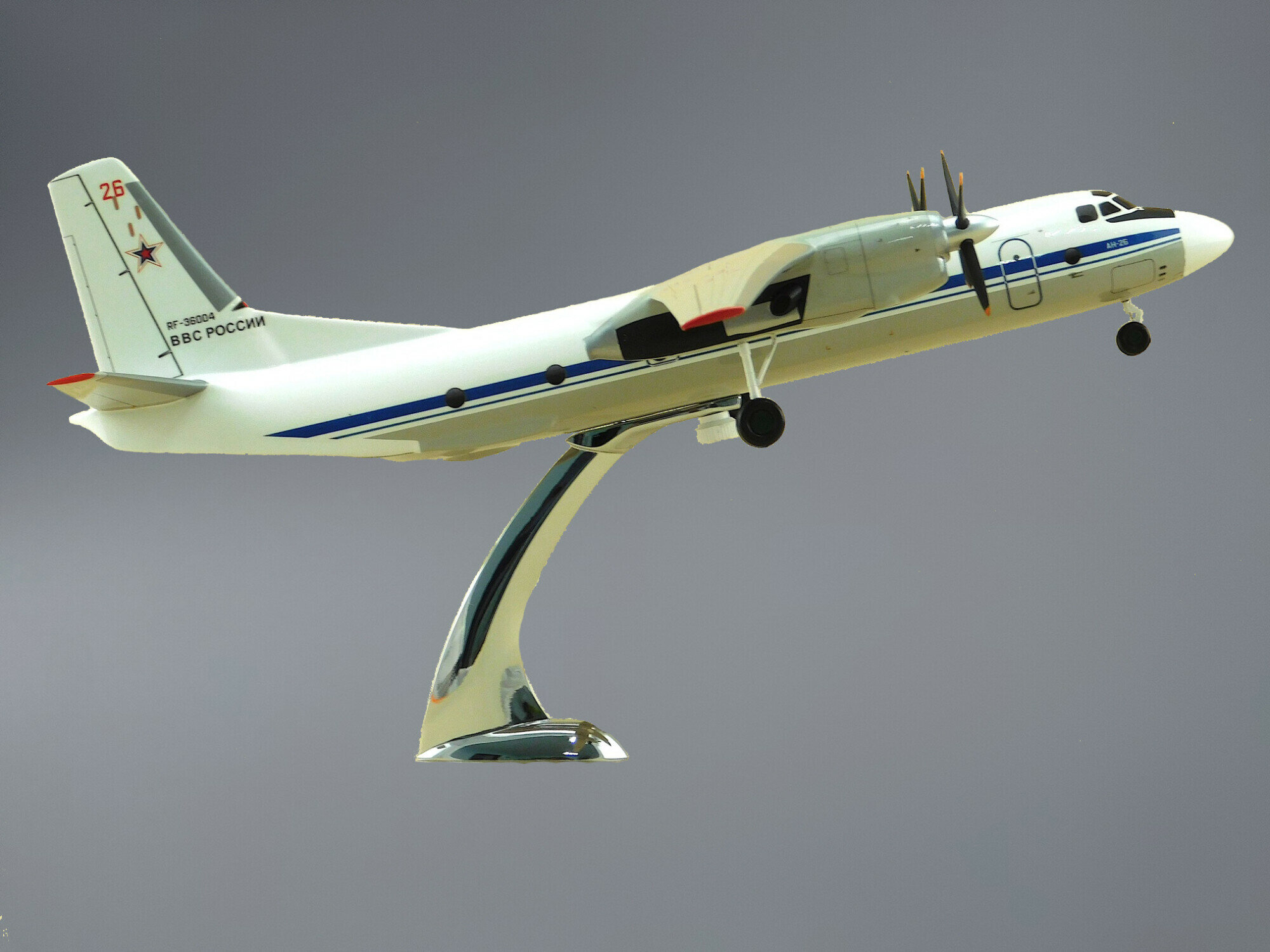 Самолет АН-26 (ВВС России) (С шасси) [Готовая модель] (1:72) [RF-36004, 26]