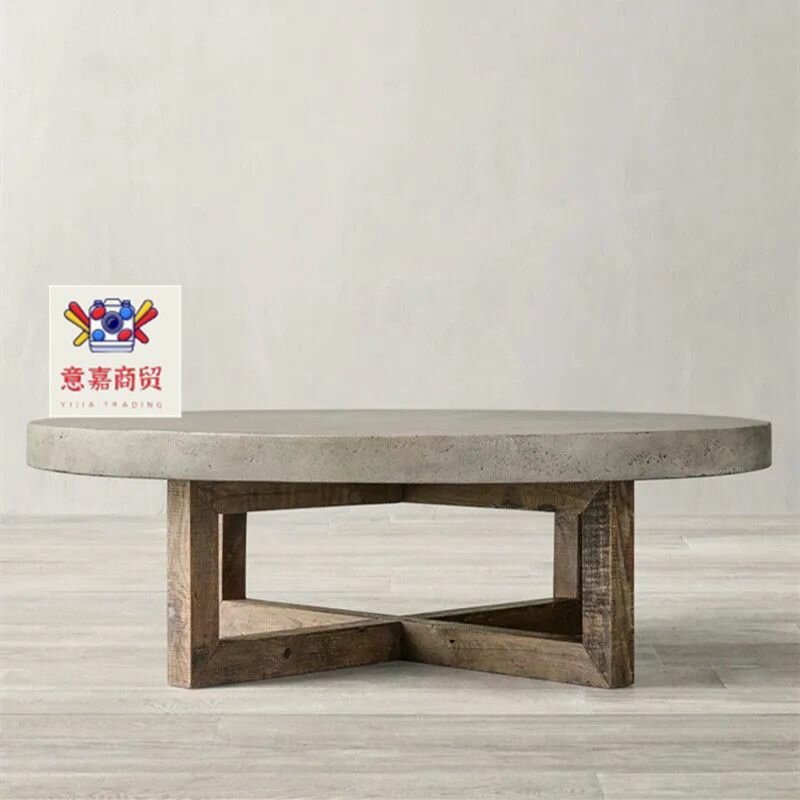 Гостиная в стиле Ваби-саби с геометрической имитацией цемента и журнальным столиком из массива дерева