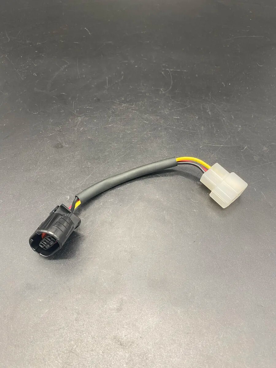 Разъем ( фишка ) генератора Новое Tesla Technics