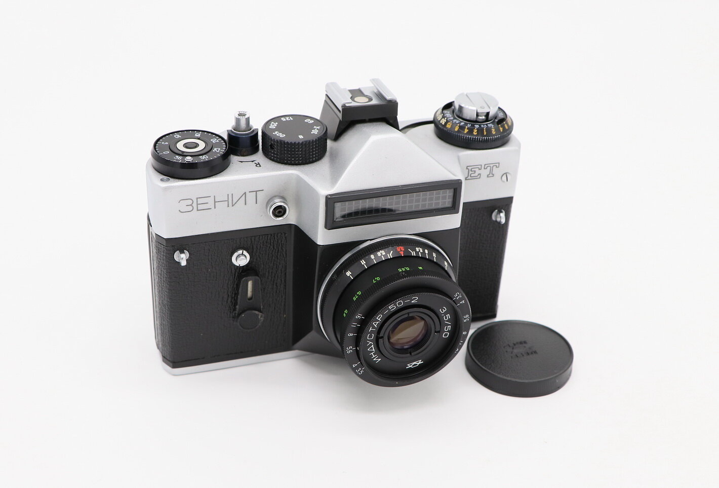 Фотоаппарат Зенит ЕТ + Индустар-50-2 (СССР, 1981г)