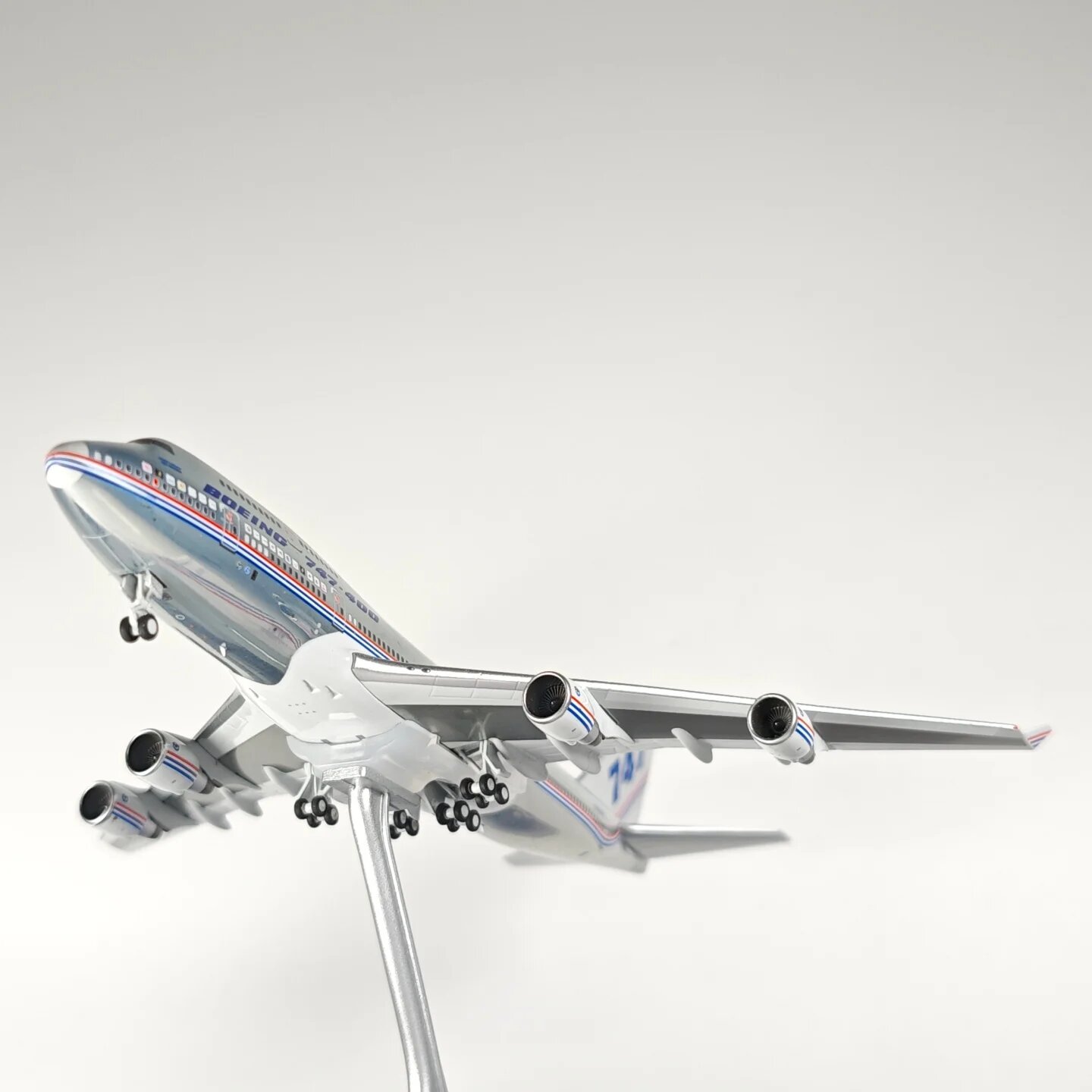 Статичная модель самолета Boeing 747-400 GSF 1/400 N401PW