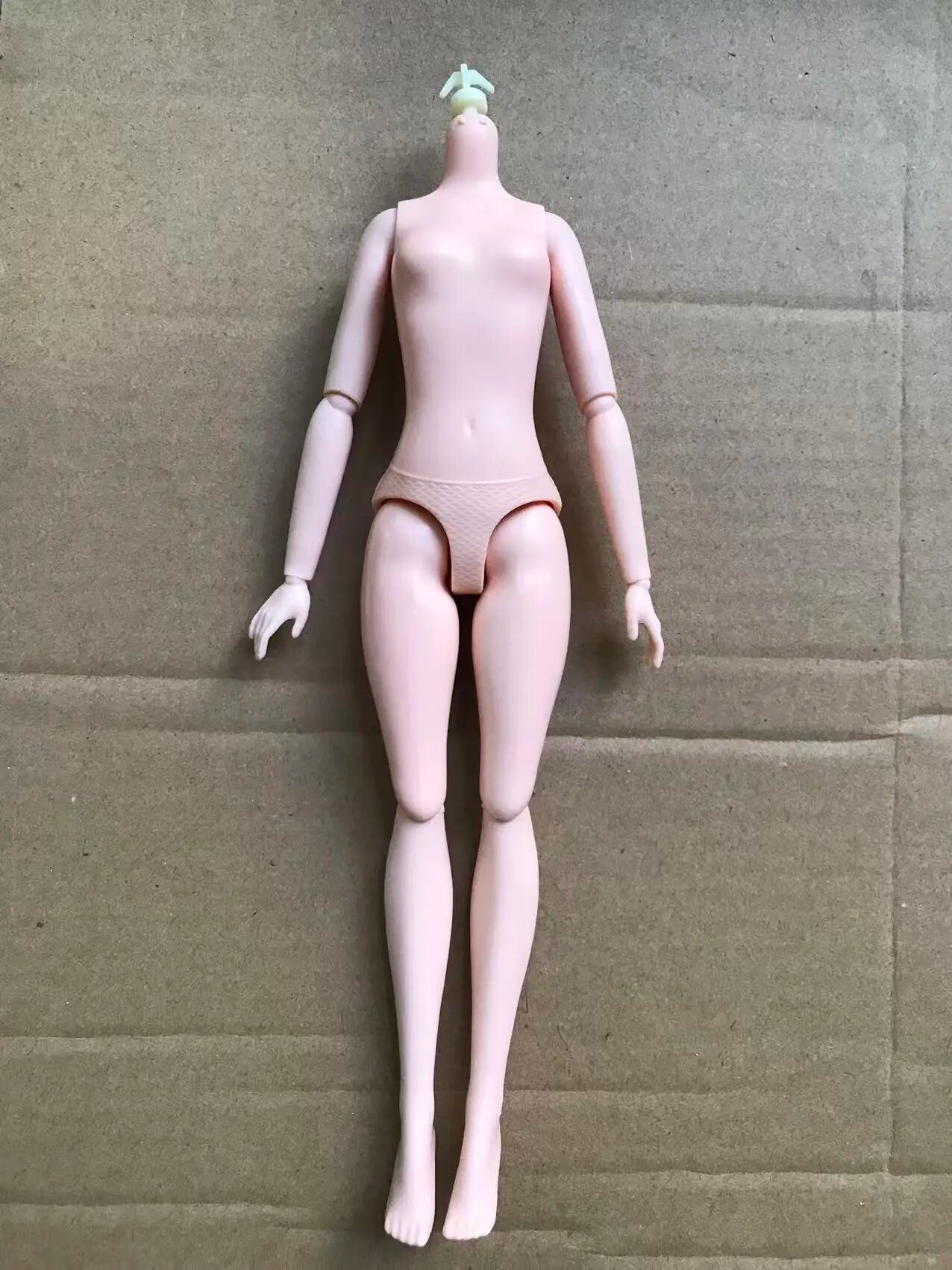 Головы кукол Disney - Красоволосые Король, Королева, Алиса pink white body