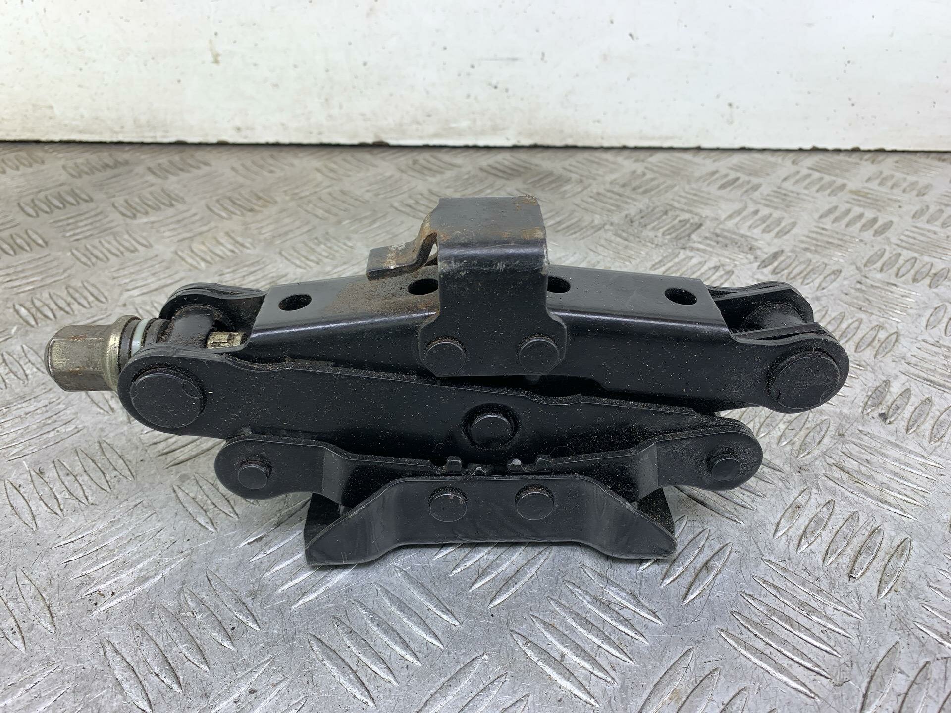 Домкрат Renault Megane рест. (1999 - 2003)