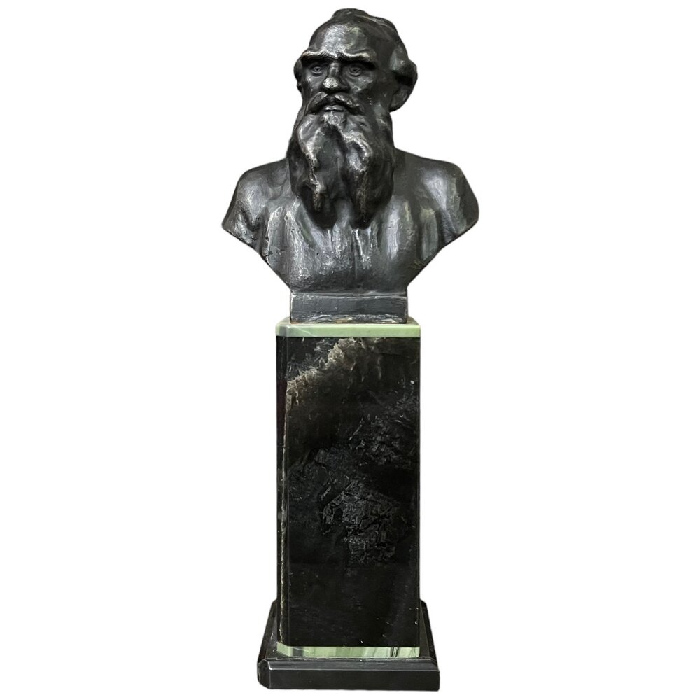 Чугунный бюст на каменном постаменте "Л. Н. Толстой" 1964 г. Свердловский СНХ, СССР