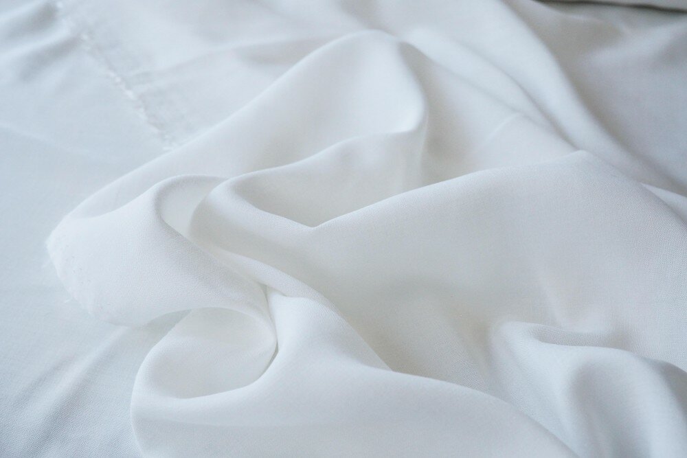 Ткань белая рубашечная вискоза, ширина 1.42 м