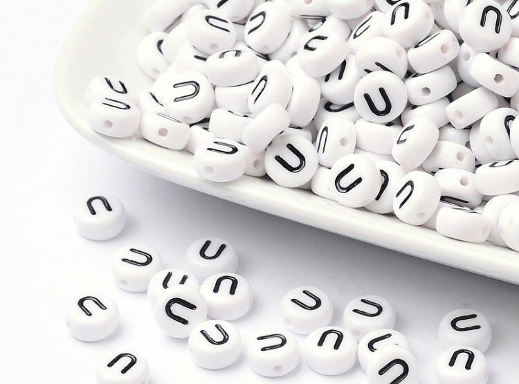 Бусина с буквой U 7х4мм, отверстие 1мм, цвет белый/черный, 540-118, 10шт