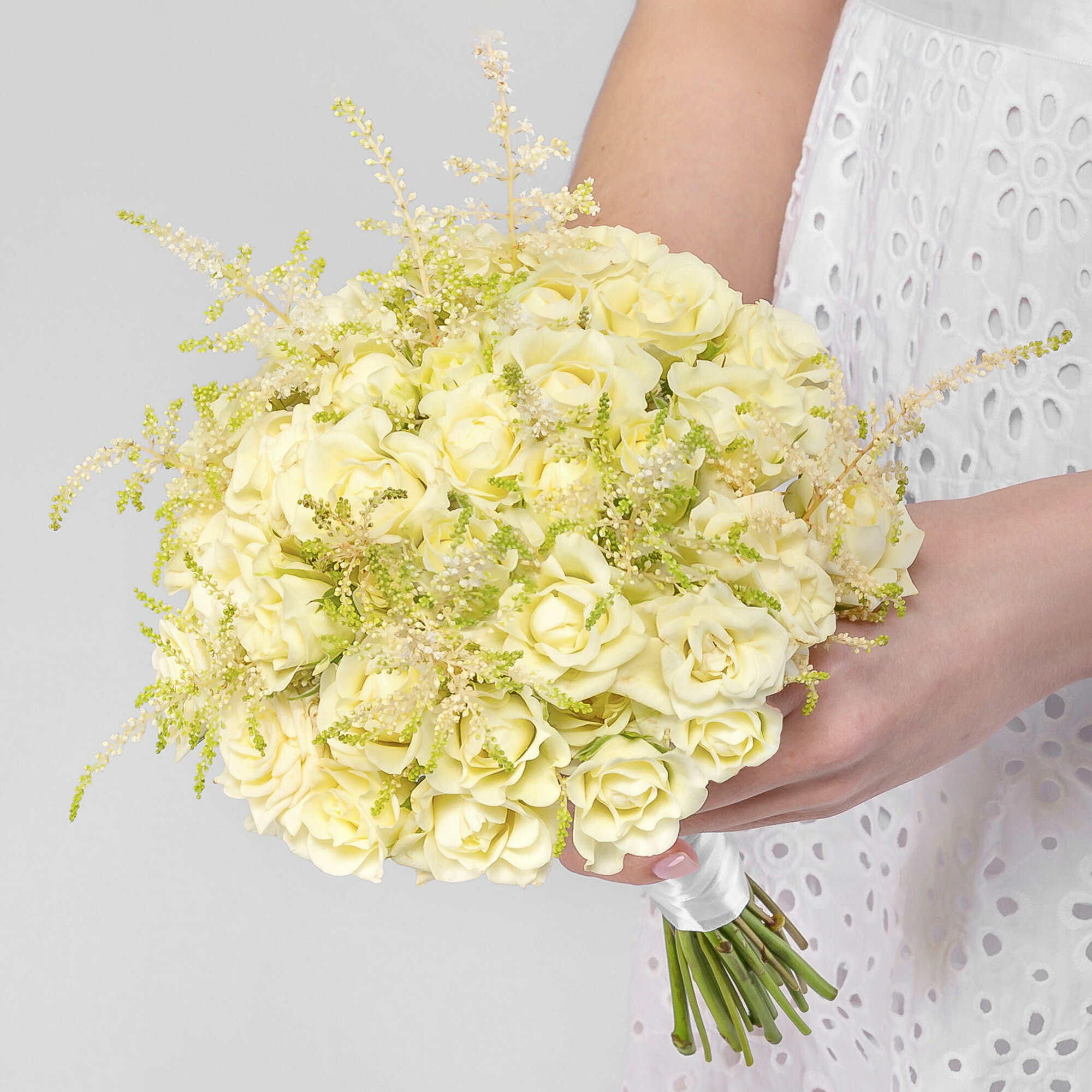 Букет невесты Мегацвет24 "Роза Кустовая и Булгур", салатовый/кремовый, под лентой