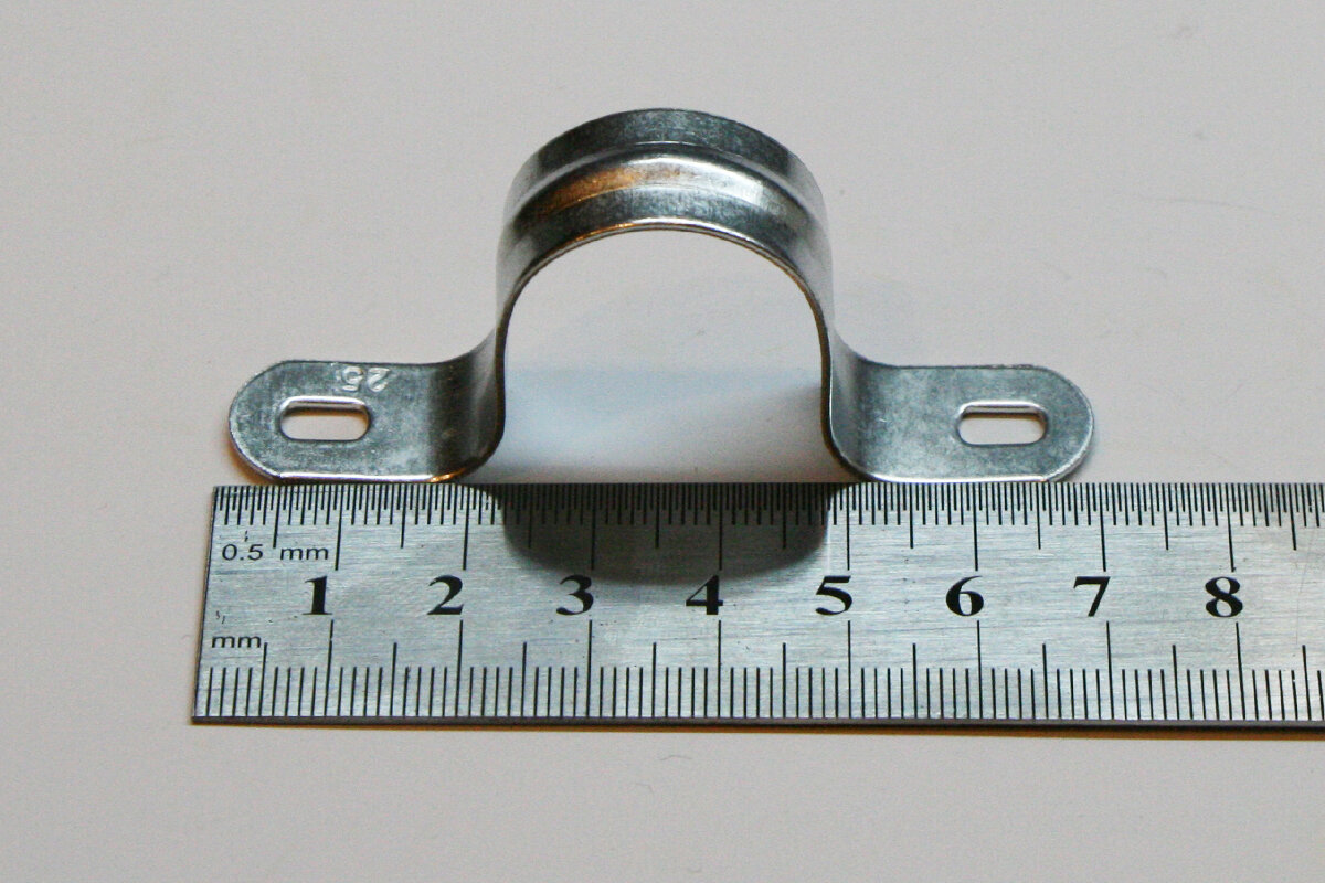 Скоба металлическая оцинкованная двухлапковая MAYER СМД 25-26 (100шт.)