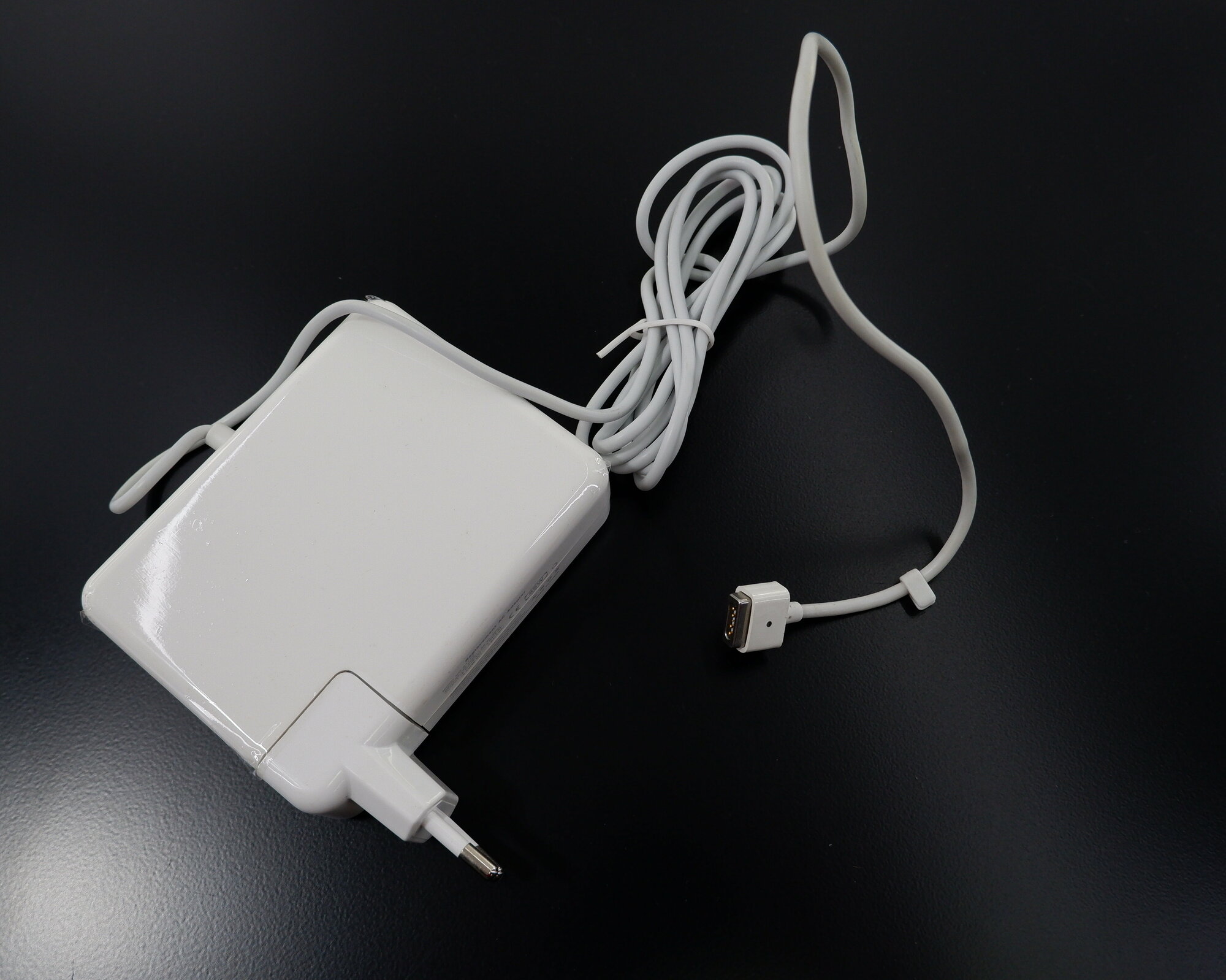 Блок питания Apple Magnetic A1172 85W, magsafe 1, на 2 напряжения: 18.5V 4.6A и 16.5V 3.65A. Для ноутбуков до 2012 года