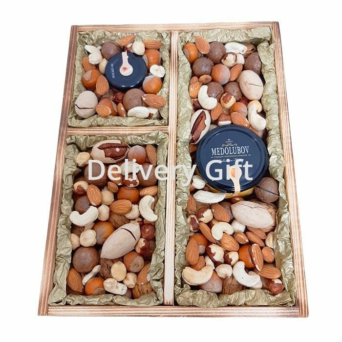 Подарочный бокс с орехами