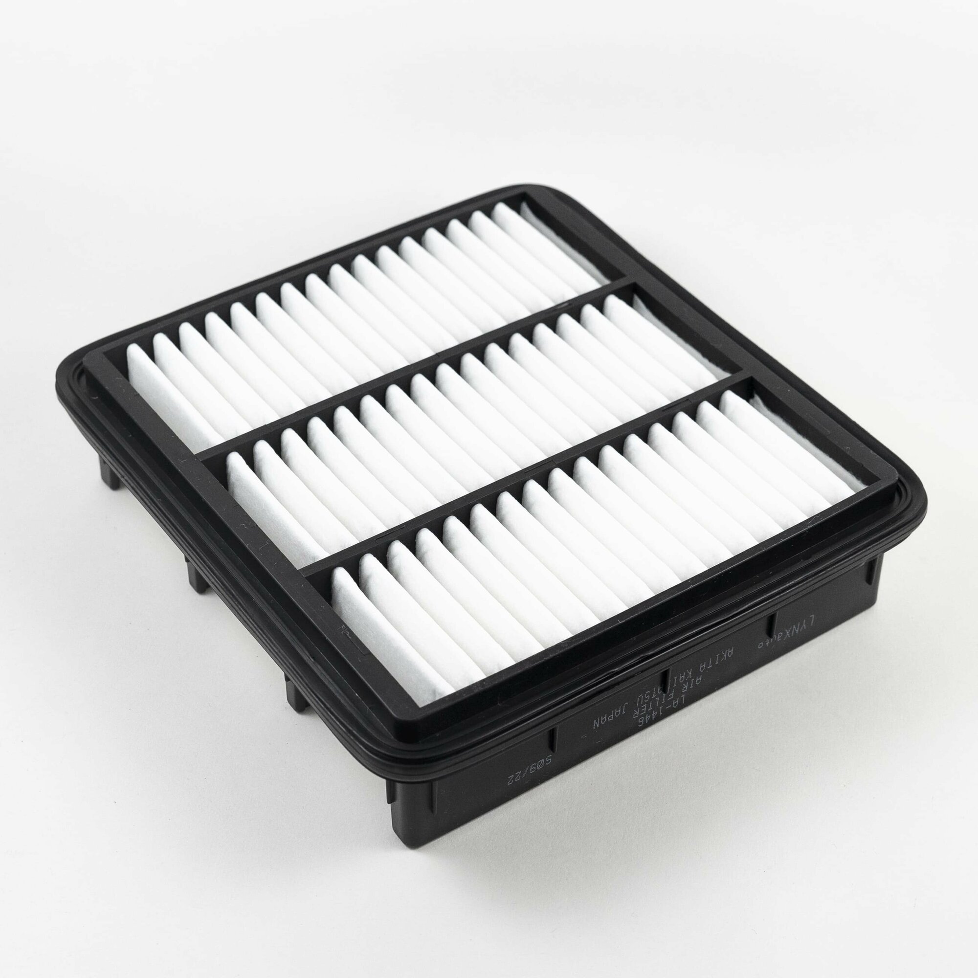 Фильтр воздушный KIA Ceed 1.4-2.0D 06 (LYNXauto)