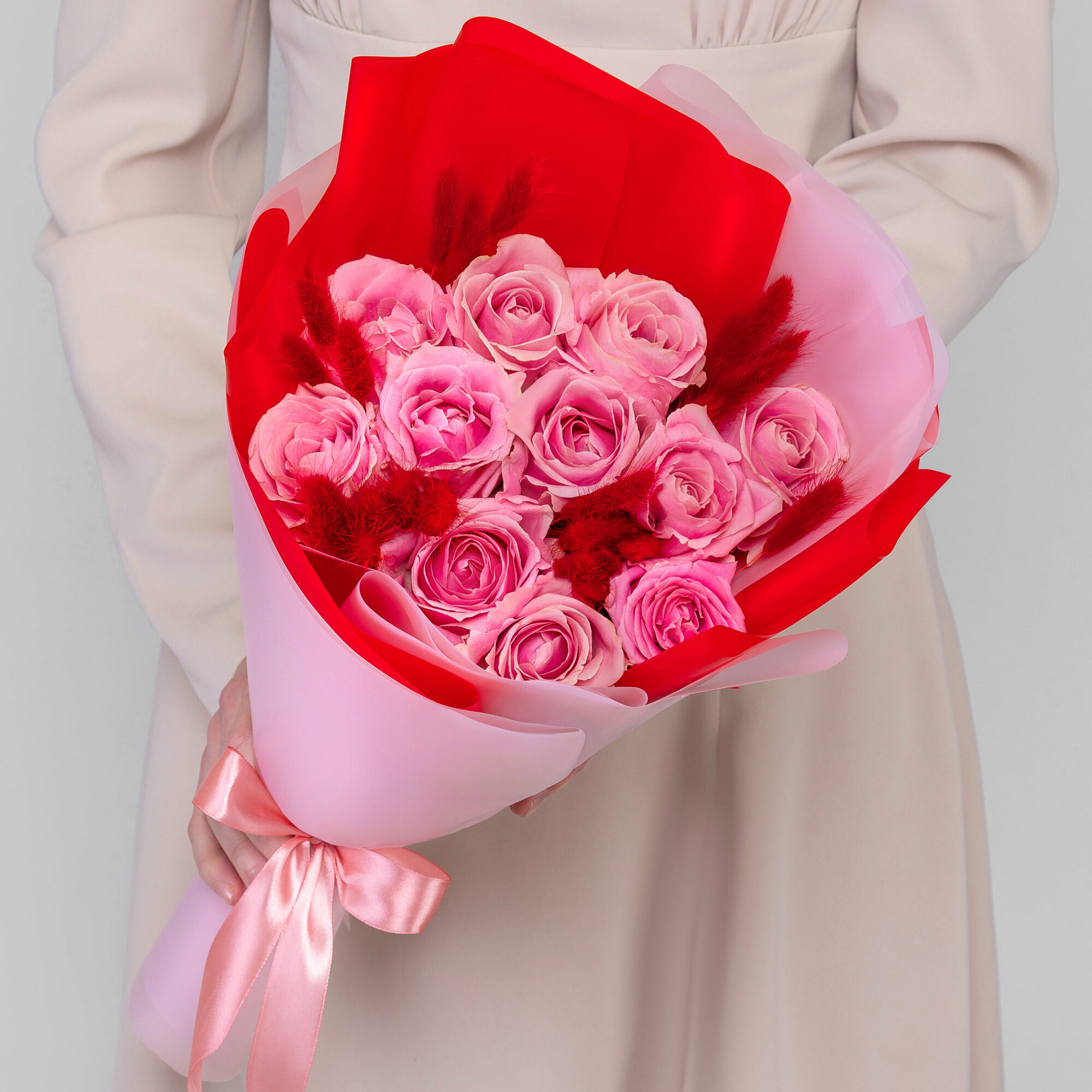 Дуо-букет Мегацвет24 "Роза Пинк Аваланж и красный Лагурус", розовый/красный, дизайнерская упаковка