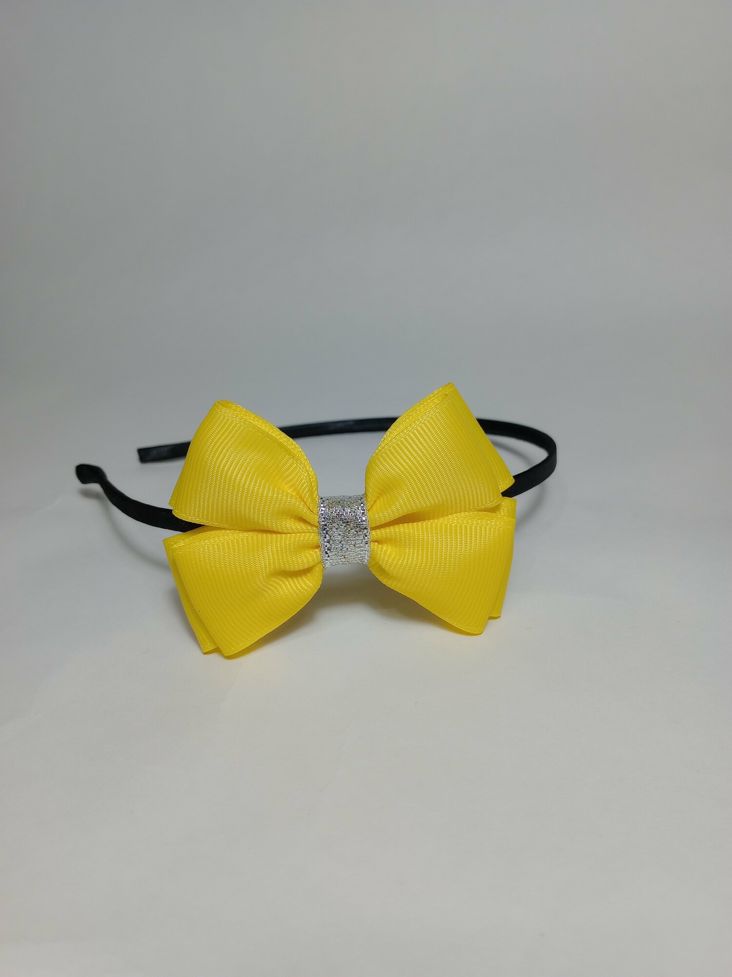 Ободок с желто-серебряным бантиком ручной работы от бренда Bantichelli