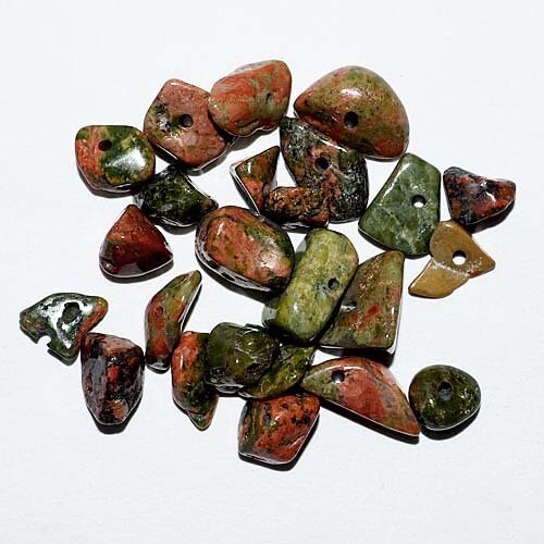 Натуральная бусина Унакит 0009046 крошка 10 г, цена за 1 уп.