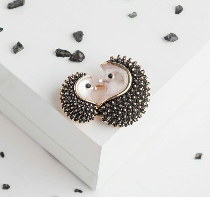 Брошь, эмаль, стразы