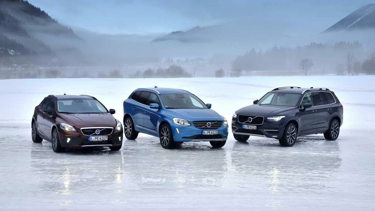 Картина на холсте 60x110 LinxOne "Volvo 2015г xc90" интерьерная для дома / на стену / на кухню / с подрамником