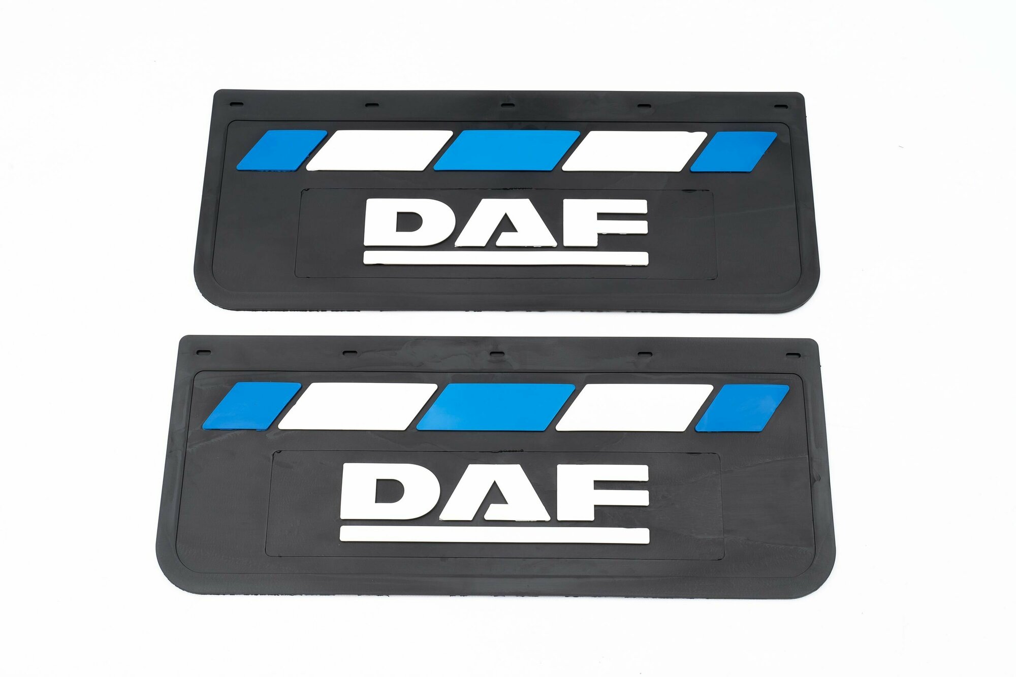Брызговики задние DAF черная резина LUX PRO с белой надписью и сине-белой полосой 670*270