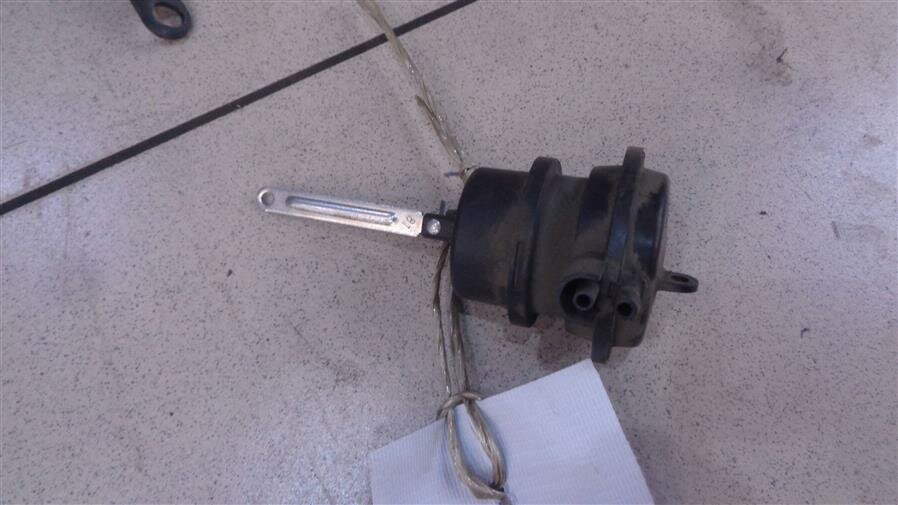 Моторчик заслонки отопителя вакуумный от Lincoln Navigator 2002-2006