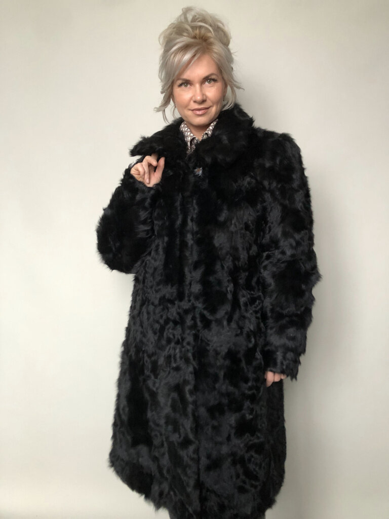 Шуба козлик тм ZHONG GUO цв.черный дл.100 см р.50-52 /12139/