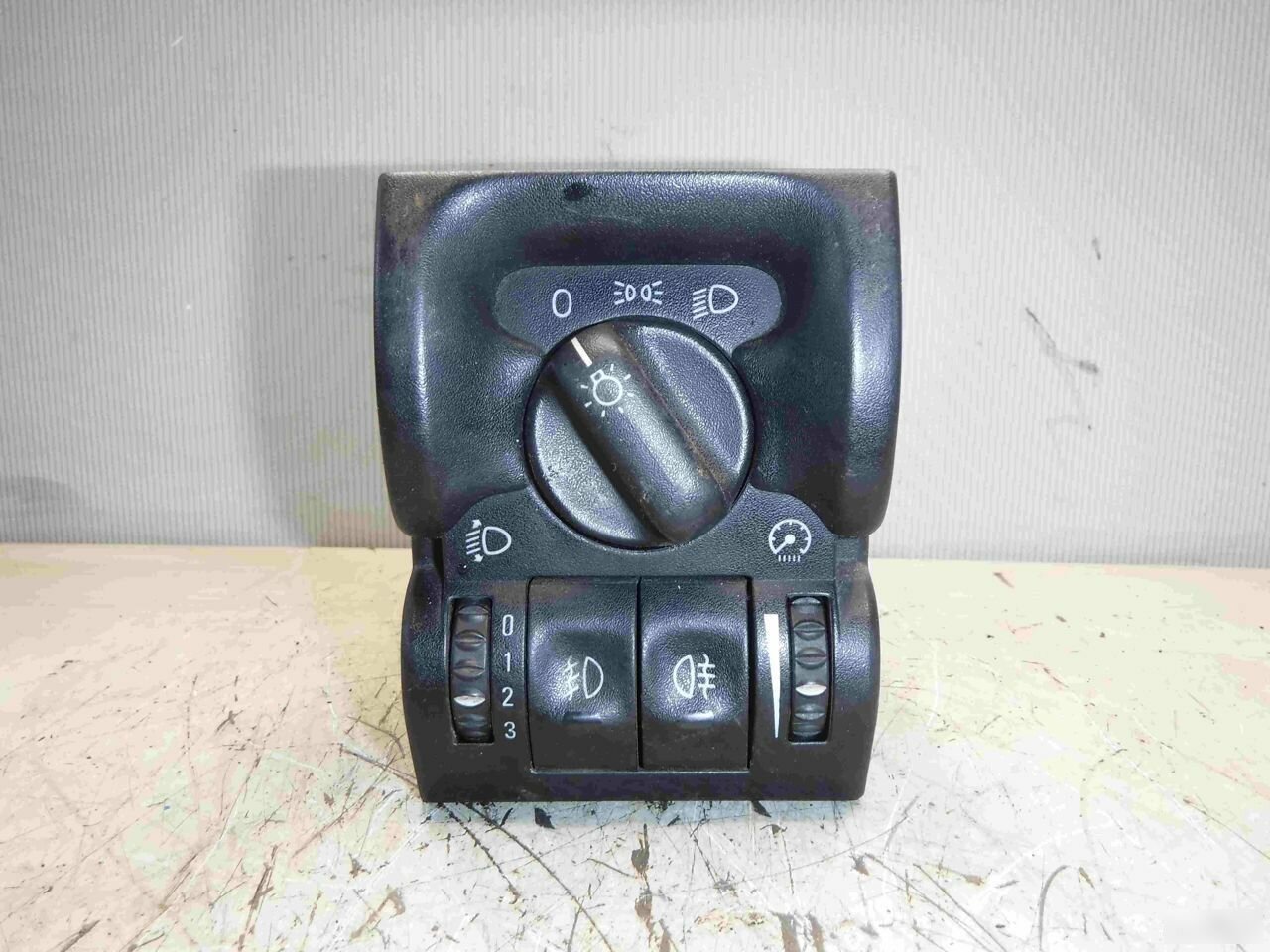 Переключатель света фар Opel Vectra B (1995—2000) 90436444
