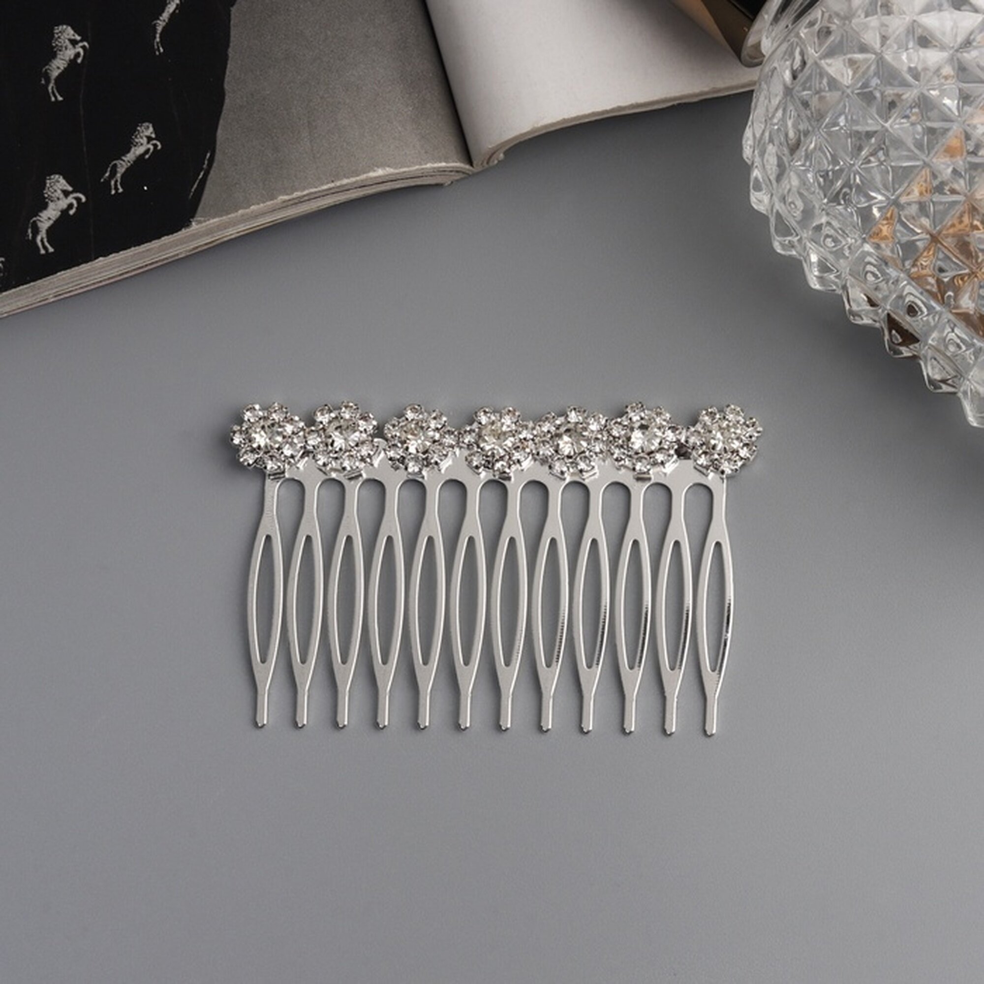 Гребень для волос Queen Fair «Медея», стразы, серебристый, 7x4 см