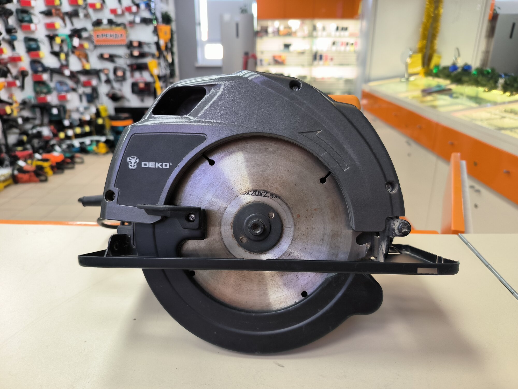 Дисковая (циркулярная) пила DEKO DKCS1800 Laser 1800Вт, Б/У уценка