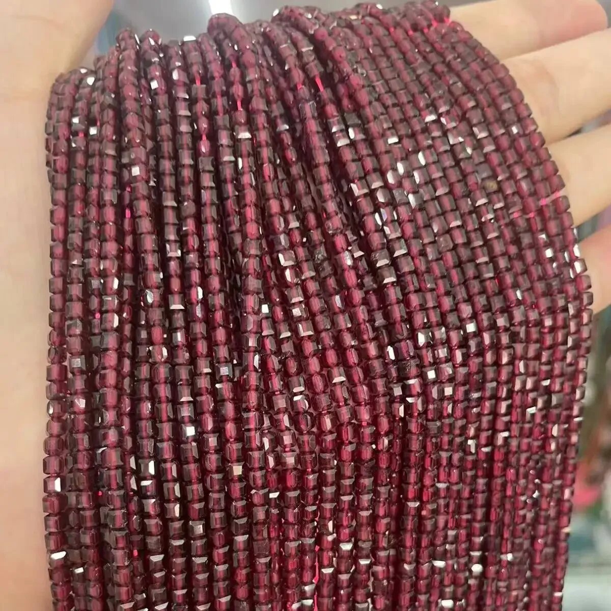 Красные гранатовые бусины 3x3 мм 3x3mm 100beads