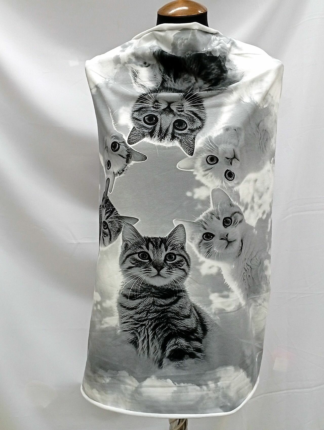 Трикотаж кулирка с лайкрой купон "Кошки в кругу", ткань для шитья, высота купона 77 см, ширина 180 см