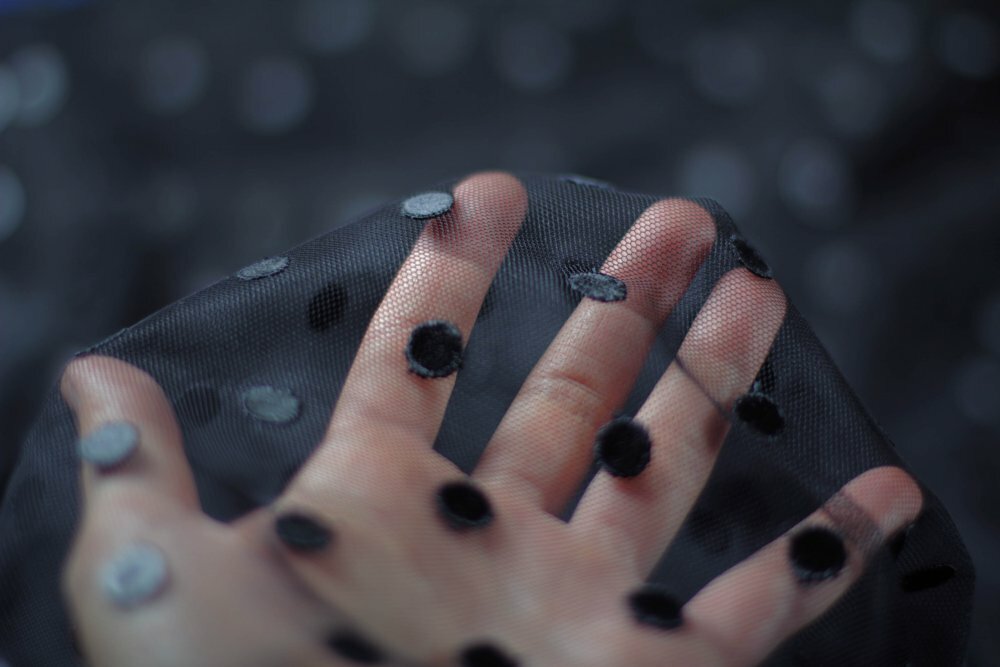 Ткань черная сетка в горох, ширина 1.4 м