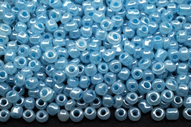 Бисер китайский круглый размер 8/0, цвет 0143 голубой, синяя линия внутри, блестящий, 450г