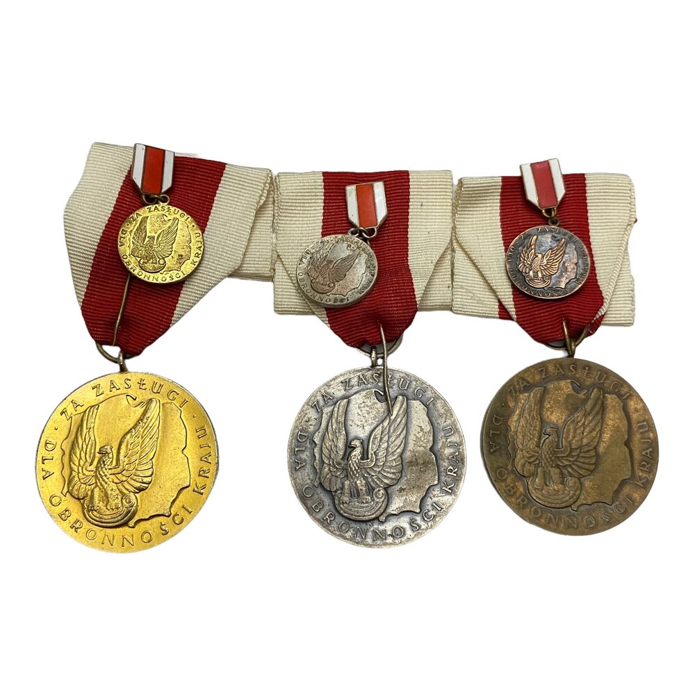 Польша, комплект медалей "За заслуги в обороне" I, II и III степени с фрачниками 1971-1990 г. (2)