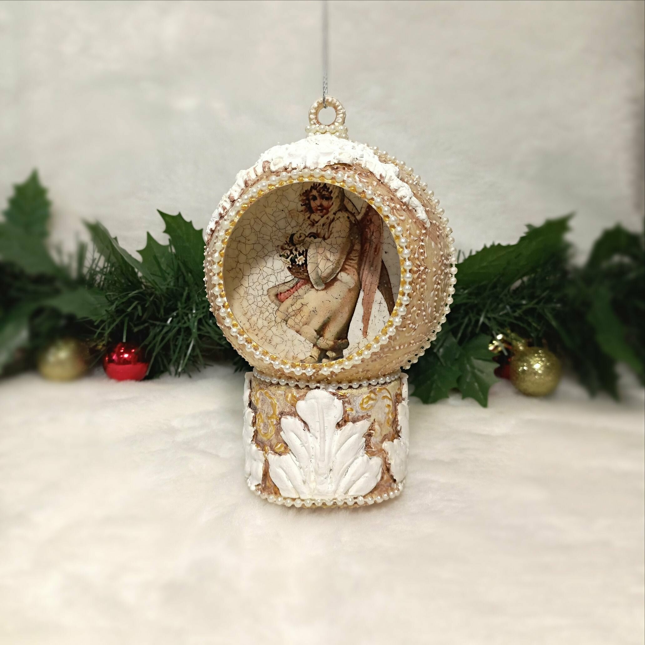 Ёлочная игрушка "Шар на подставке"