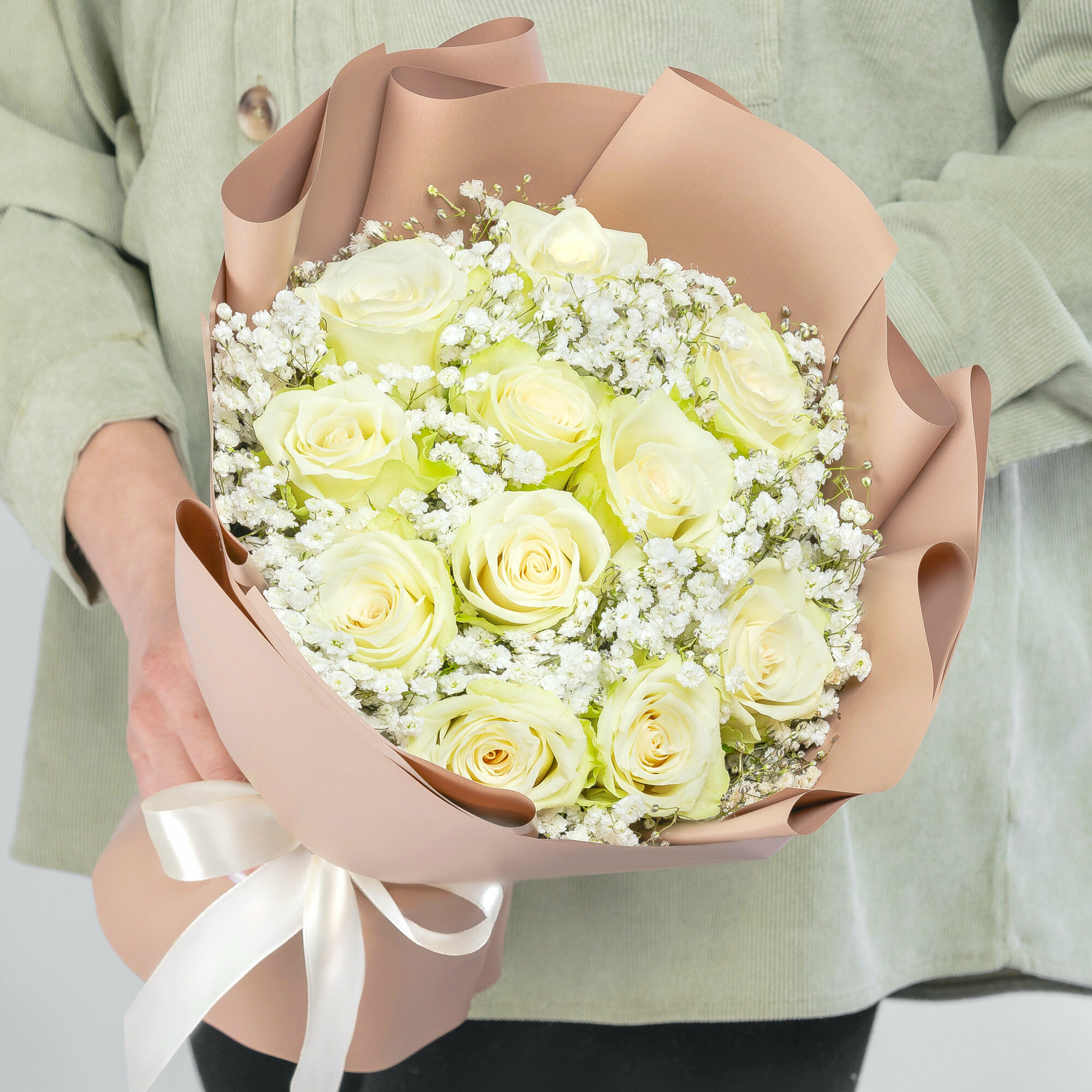 Дуо-букет Мегацвет24 "Гипсофила и Розы", мини, белый, дизайнерская упаковка