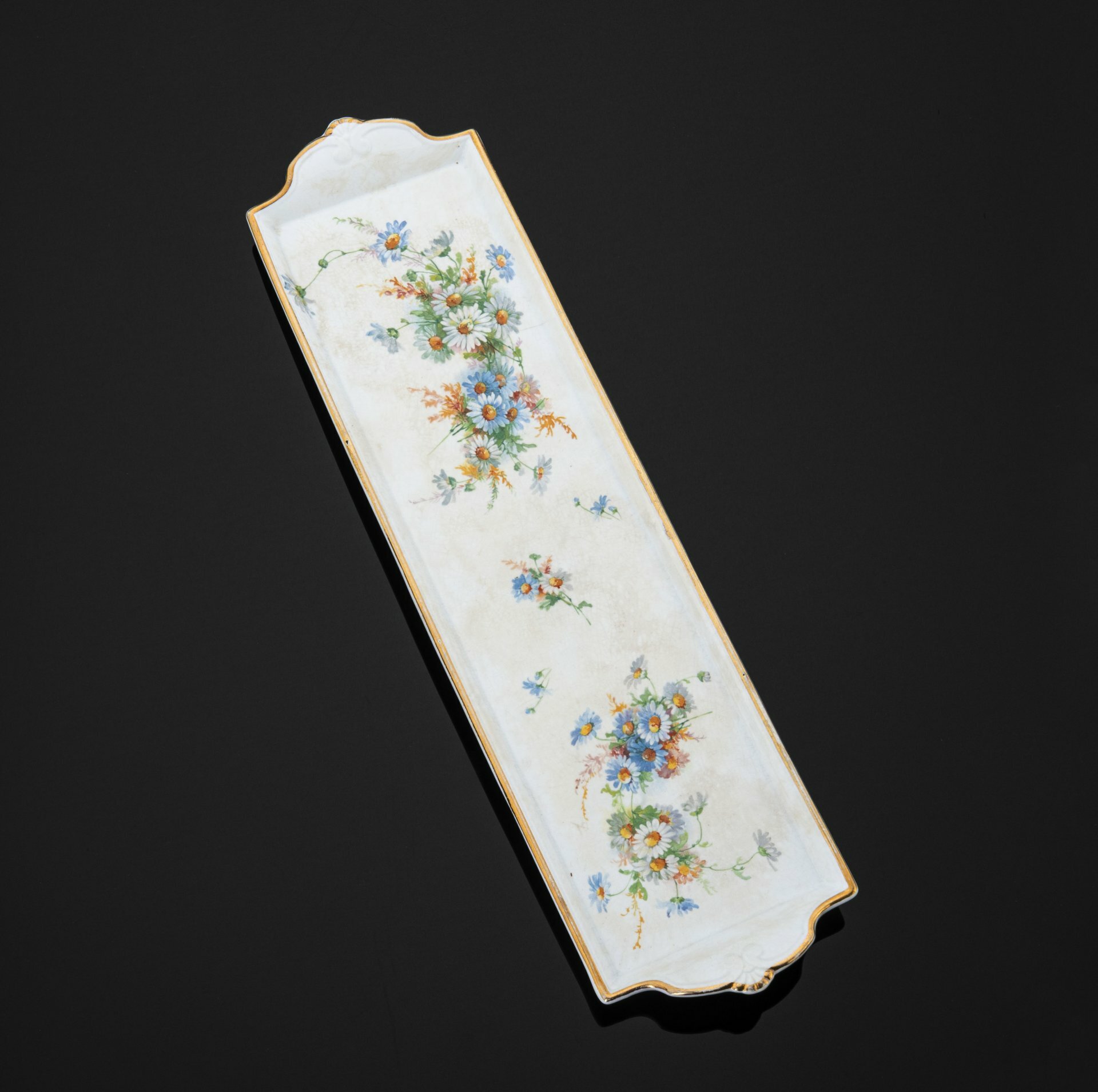 Поднос прямоугольной формы с декором в виде ромашек, фаянс, деколь, золочение