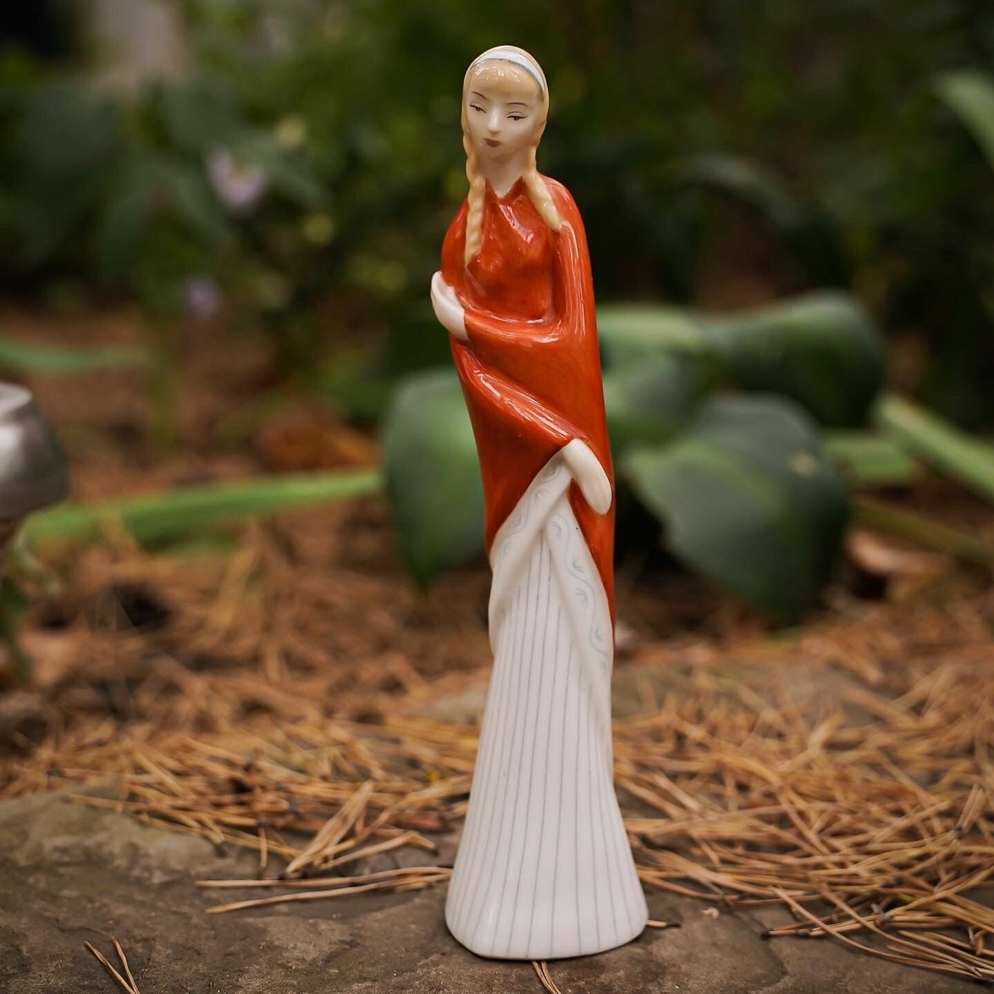 Статуэтка Royal Doulton "Teenager" , 1956 год, Великобритания, 18 см